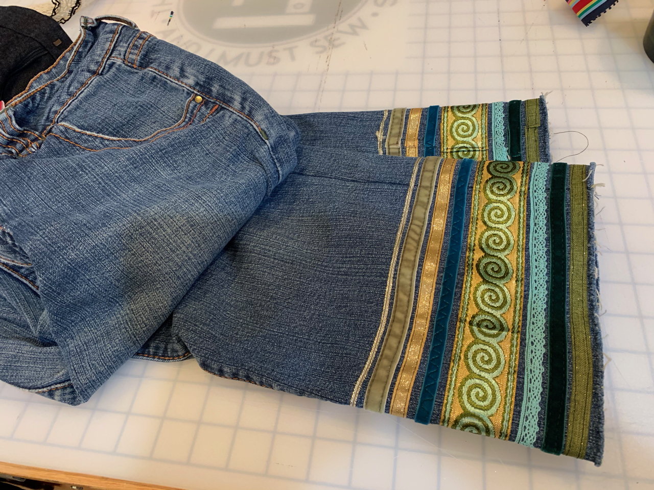 Embellishing jeans DIY - noelle o designs
