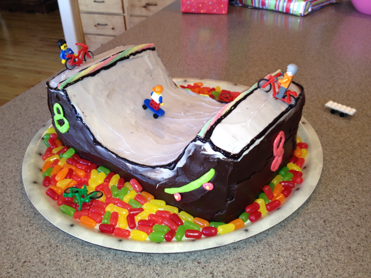 Skate Ramp Cake - noelle o designs